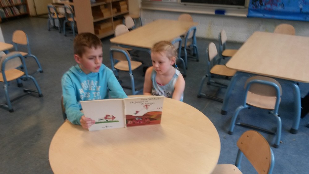 foto drie voorlezen | Basisschool St. Jan Baptist, Wassenaar