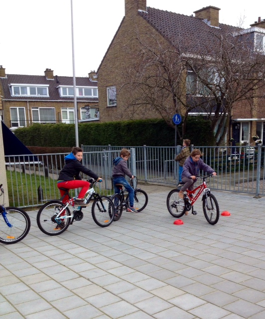 foto 1 fietsen verkeer | Basisschool St. Jan Baptist, Wassenaar