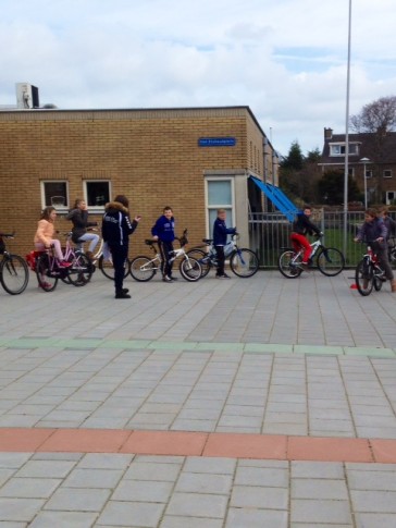 foto 3 fietsen verkeer | Basisschool St. Jan Baptist, Wassenaar