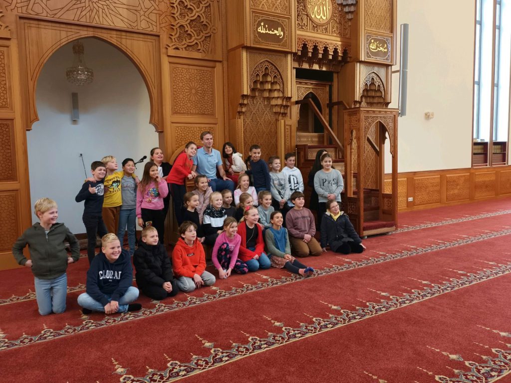 Bezoek aan Islamitisch Centrum Al Hijra in Leiden | Basisschool St. Jan ...